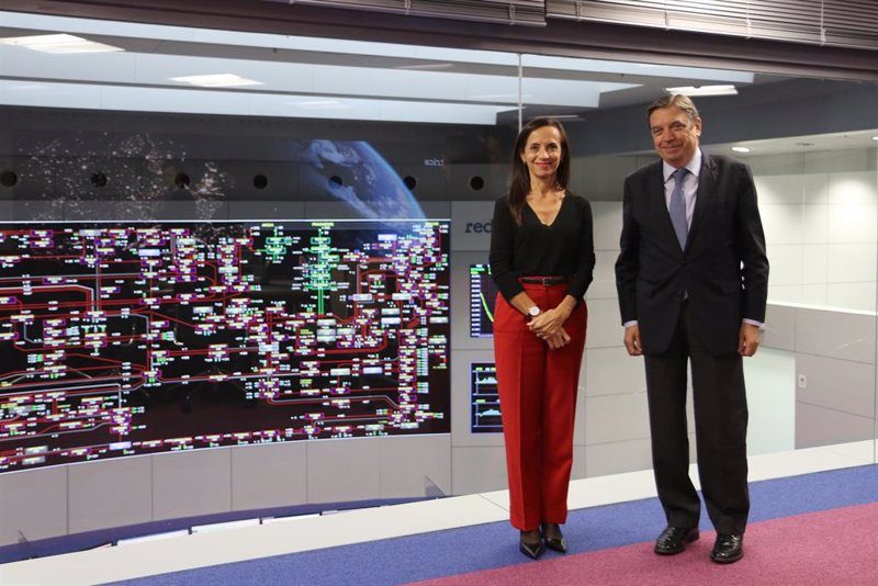 Economía.- Planas visita las instalaciones del centro de control ...