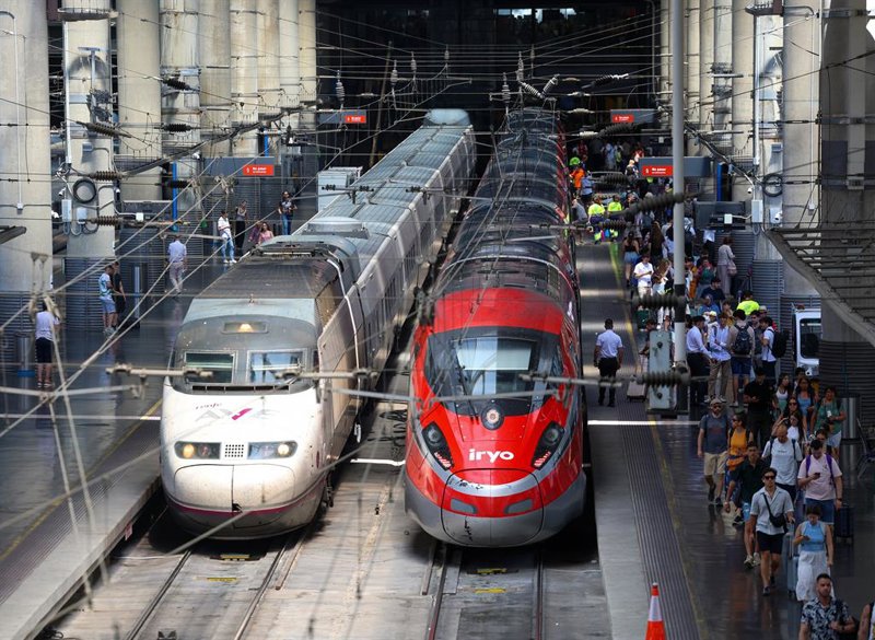 Economía.- Retrasos y detenciones en trenes de alta velocidad sentido Madrid por incidencia ...