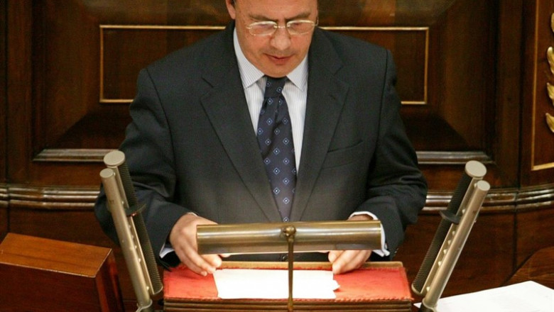 VOX ficha a Gil Lázaro, que ha sido 30 años parlamentario del PP, para ...