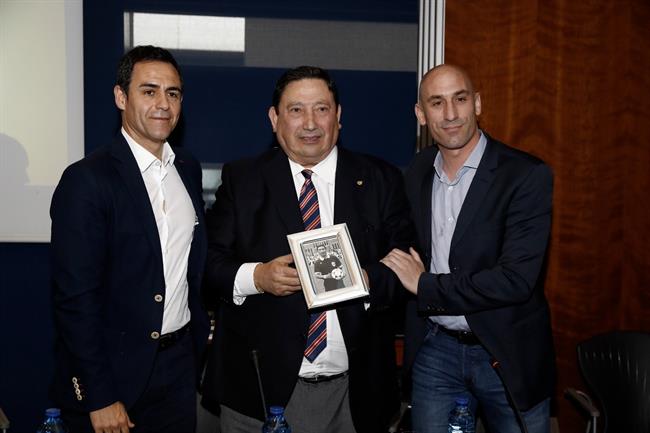 Rubiales preside el homenaje a Sánchez Arminio: "La RFEF sigue siendo ...