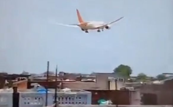 Las acciones de Boeing se desploman tras el accidente de un 787-8 Dreamliner en la India ...